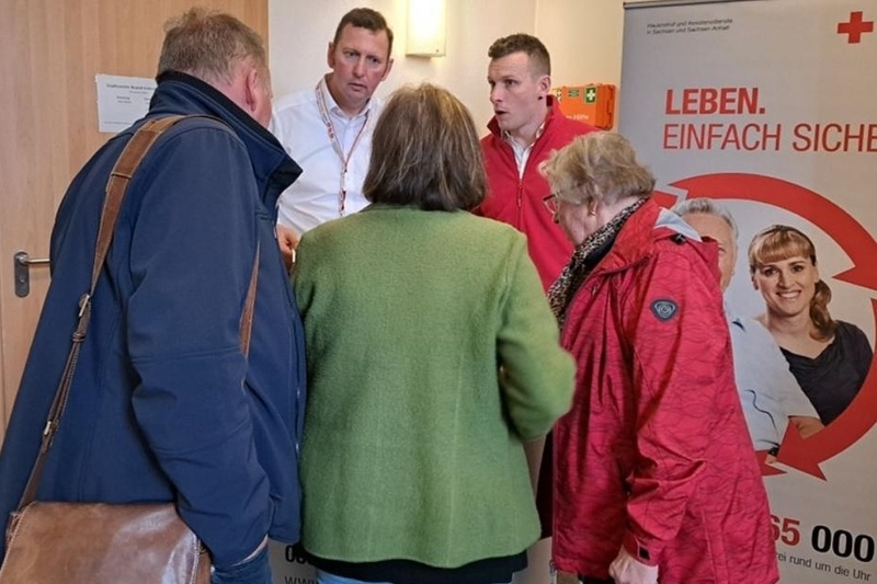 Vorstellung unseres Hausnotrufs und Mobilrufs beim Projekt "DRK-Wohnen an der Silberstraße" in ...